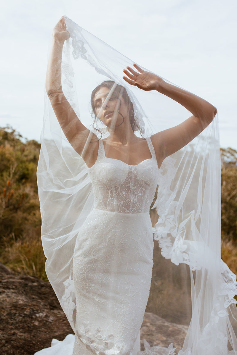 PASCALE: French Chantilly Lace Tulle Veil – The Wedding Boutique